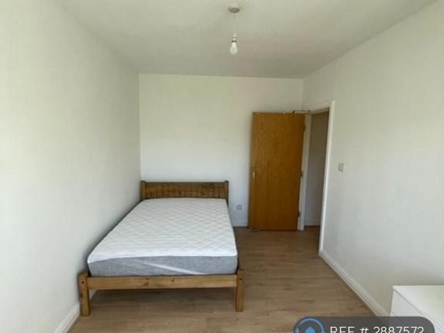 3 bedroom flat to rent