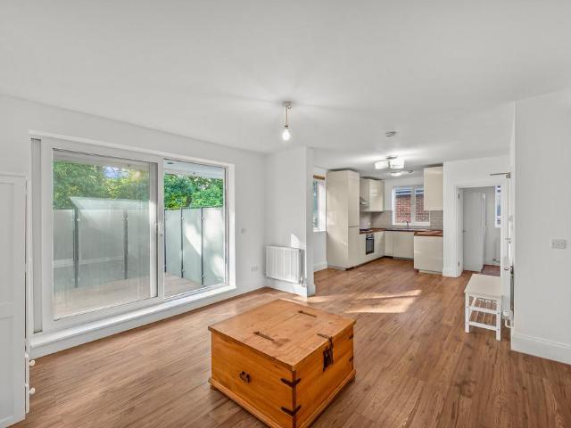 3 bedroom flat to rent