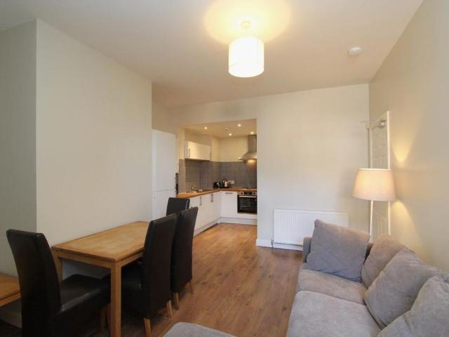 3 bedroom flat to rent