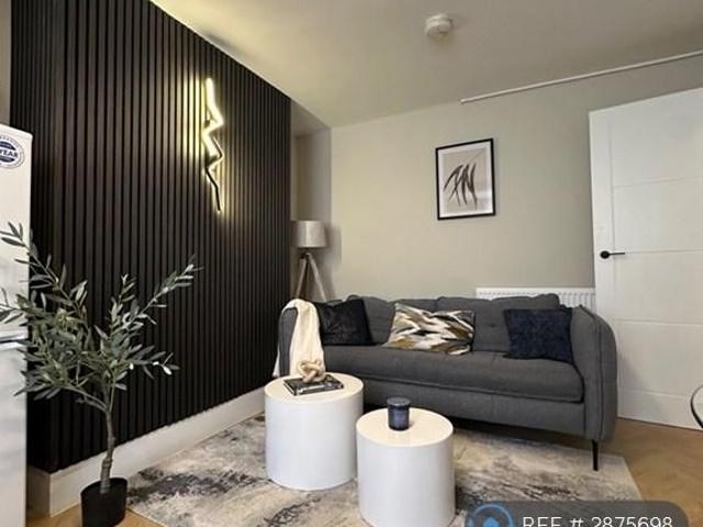 3 bedroom flat to rent