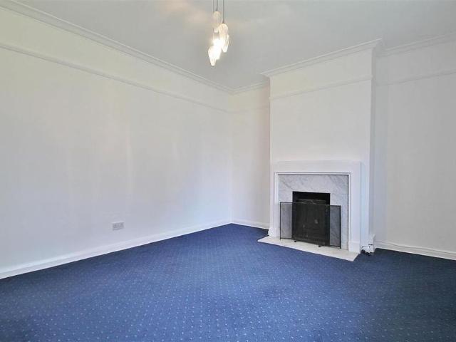 3 bedroom flat to rent