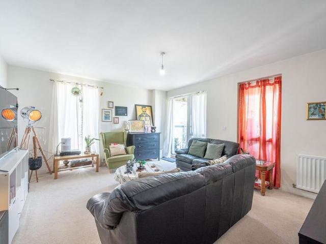 3 bedroom flat to rent
