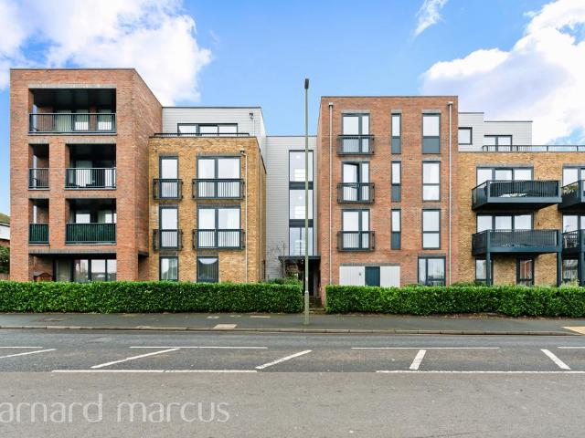 3 bedroom flat to rent