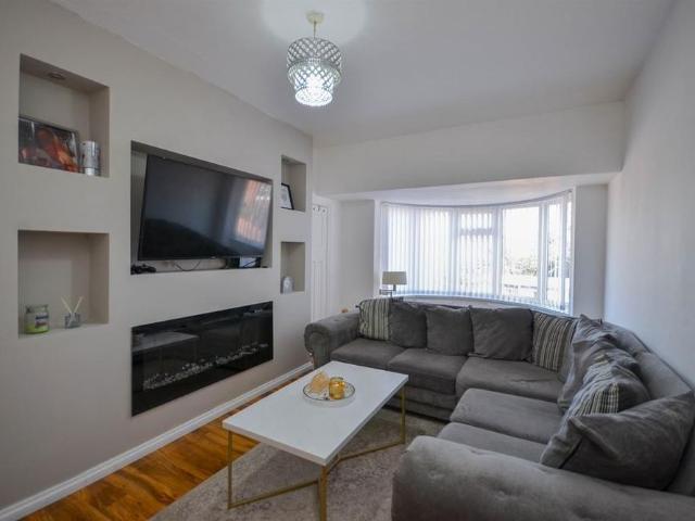 3 bedroom flat to rent