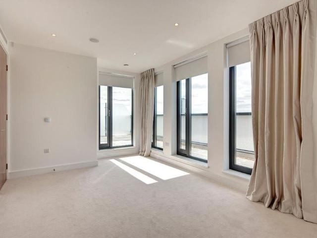 3 bedroom flat to rent