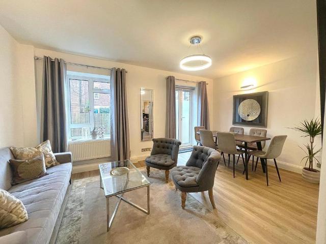 3 bedroom flat to rent