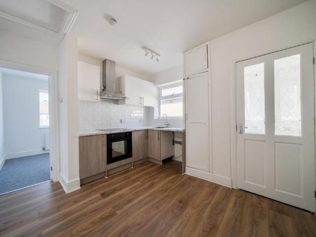 3 bedroom flat to rent