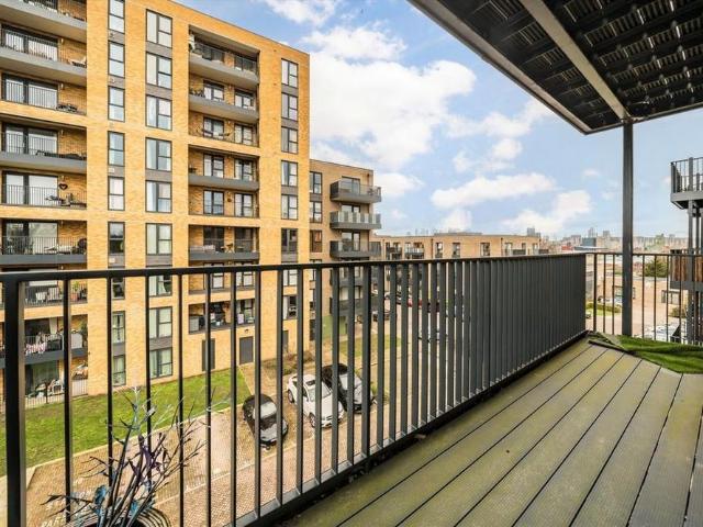 3 bedroom flat to rent