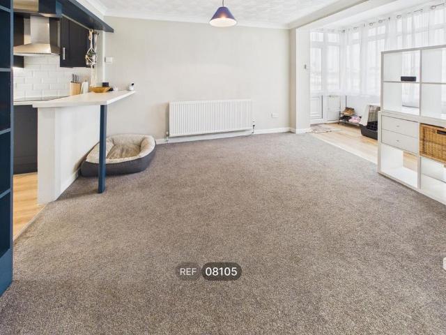 3 bedroom flat to rent