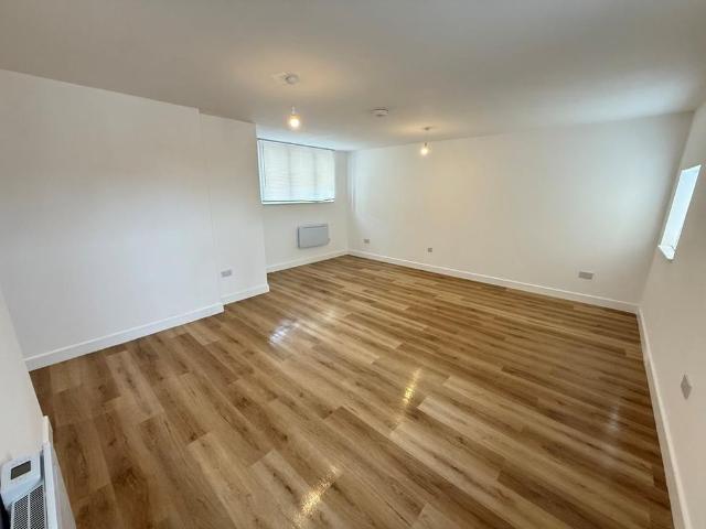3 bedroom flat to rent