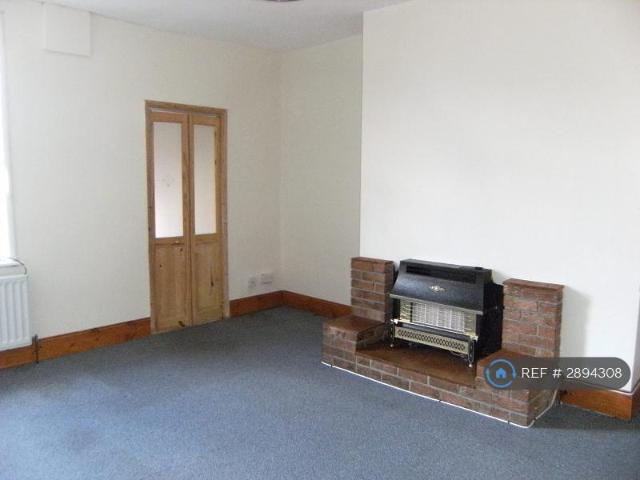 3 bedroom flat to rent