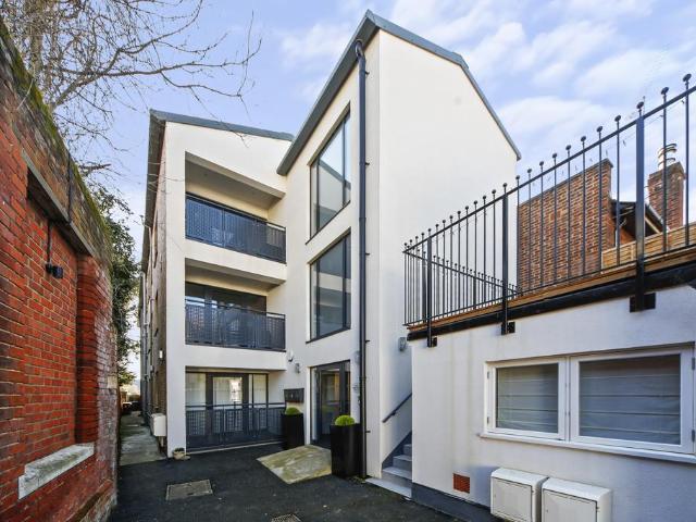 3 bedroom flat to rent