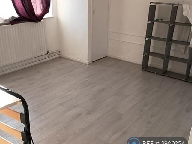 3 bedroom flat to rent