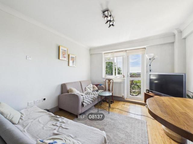 3 bedroom flat to rent