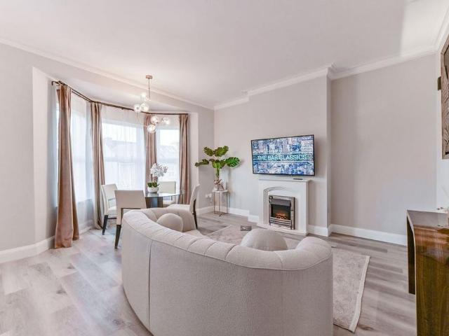 3 bedroom flat to rent