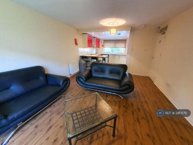 3 bedroom flat to rent