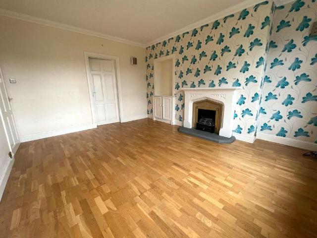 3 bedroom flat to rent
