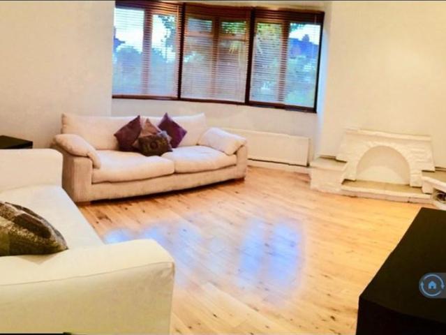 3 bedroom flat to rent