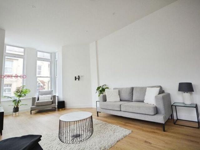 3 bedroom flat to rent