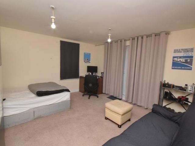 3 bedroom flat to rent