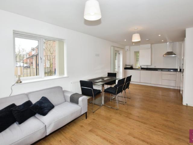 3 bedroom flat to rent