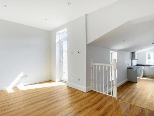 3 bedroom flat to rent