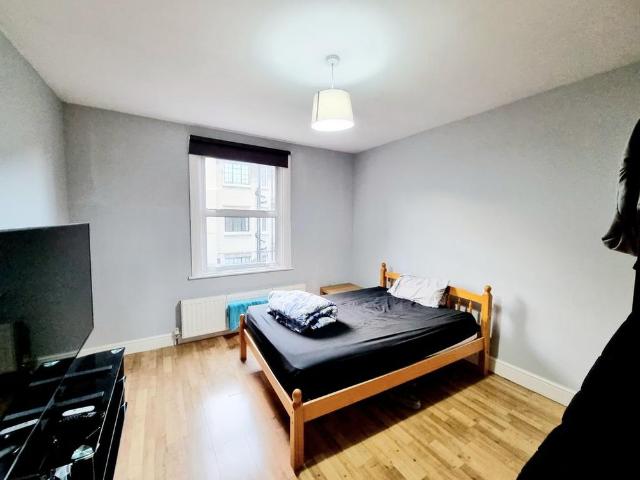 3 bedroom flat to rent