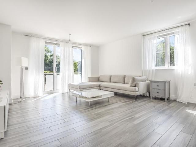 3 bedroom flat to rent