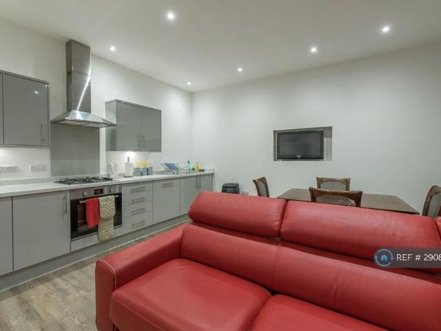 3 bedroom flat to rent