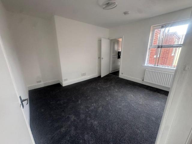 3 bedroom flat to rent
