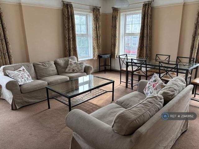 3 bedroom flat to rent