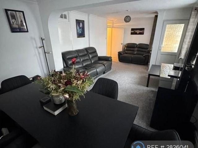 3 bedroom flat to rent