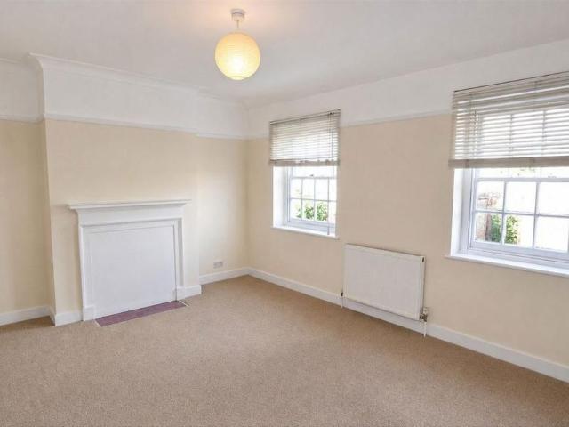 3 bedroom flat to rent