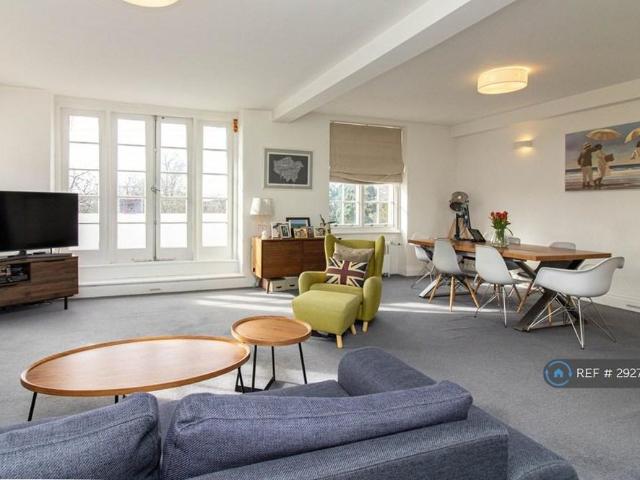 3 bedroom flat to rent