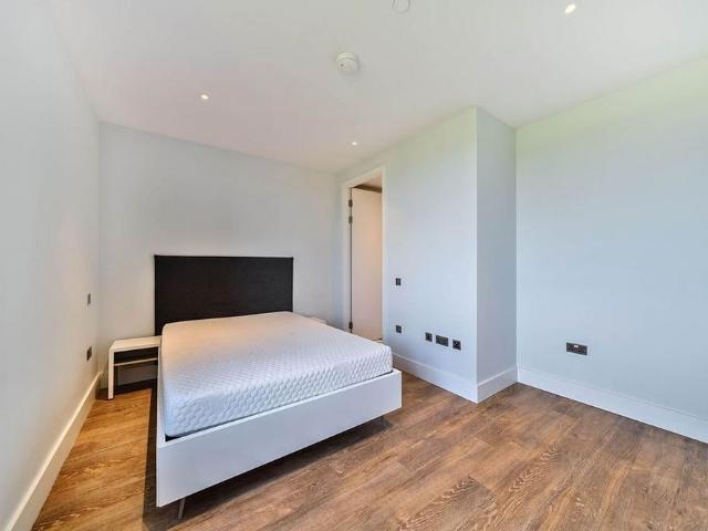 3 bedroom flat to rent