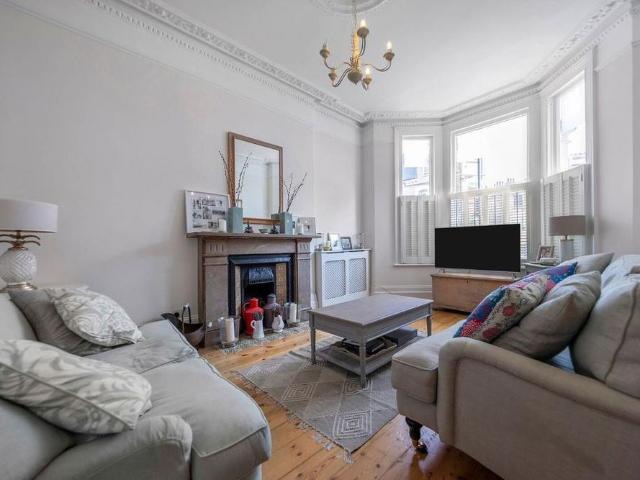 3 bedroom flat to rent