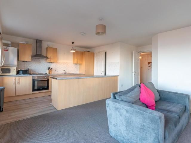 3 bedroom flat to rent
