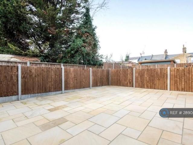 3 bedroom flat to rent