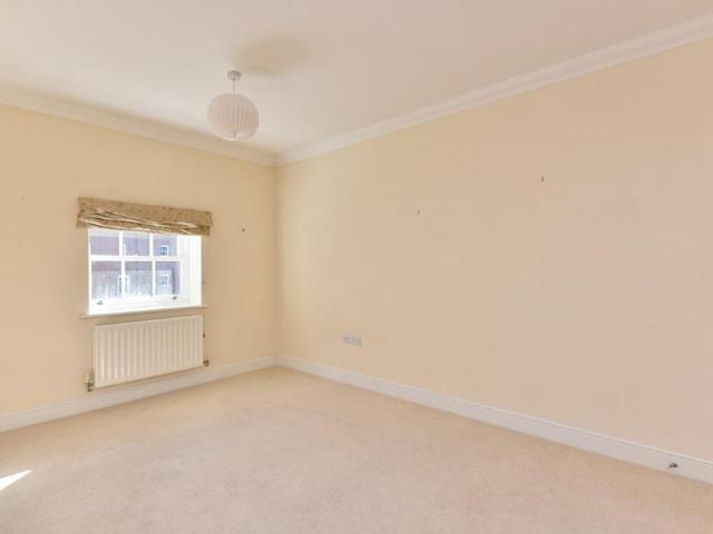 3 bedroom flat to rent