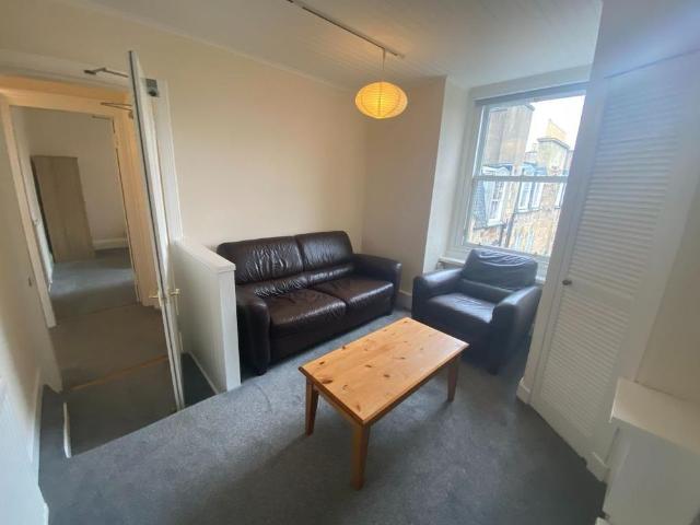 3 bedroom flat to rent