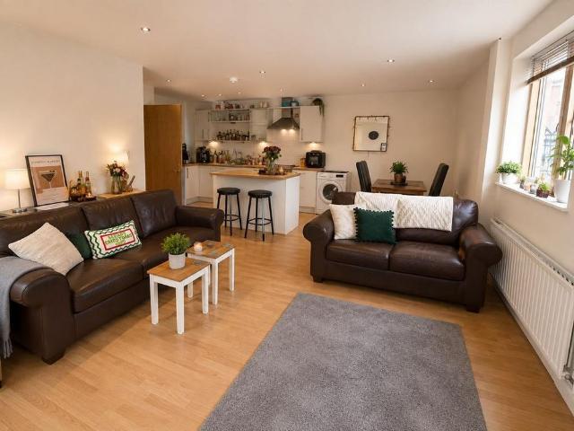 3 bedroom flat to rent
