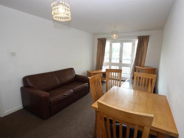 3 bedroom flat to rent