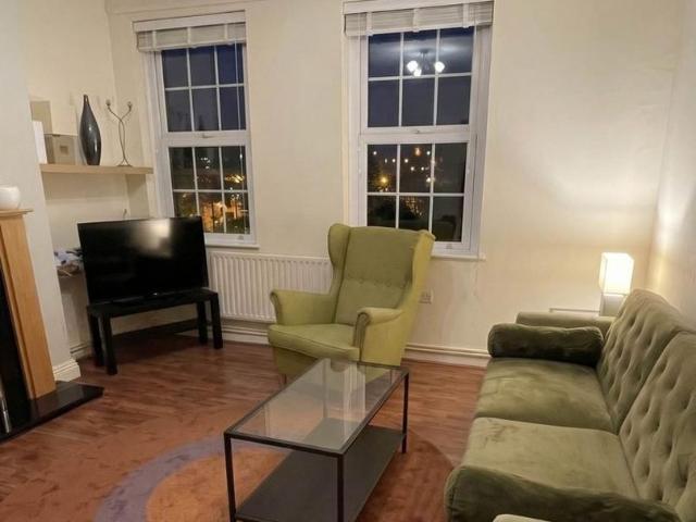 3 bedroom flat to rent