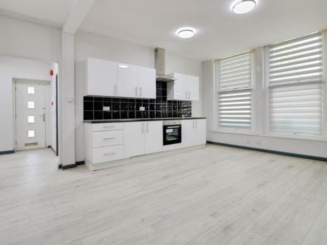 3 bedroom flat to rent