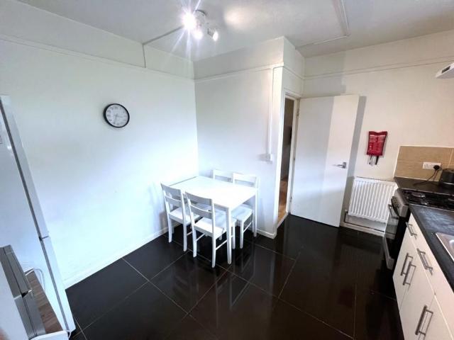 3 bedroom flat to rent