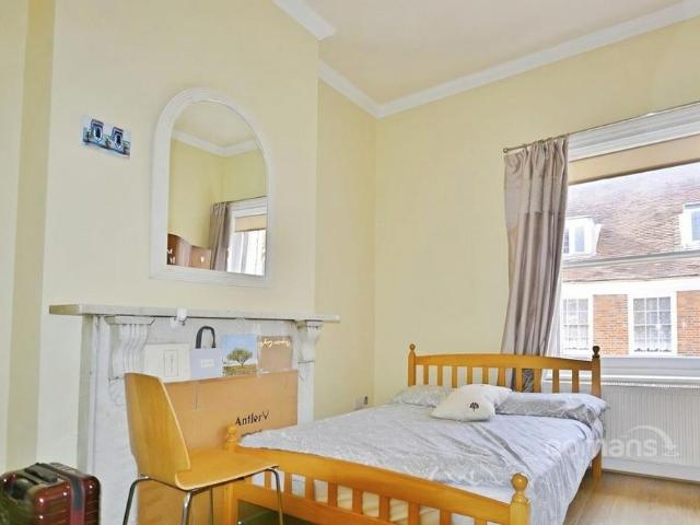 3 bedroom flat to rent