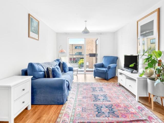 3 bedroom flat to rent