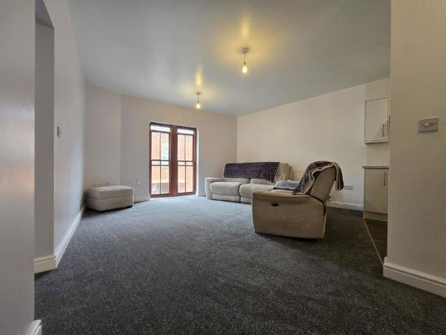 3 bedroom flat to rent