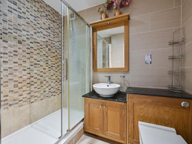 3 bedroom flat to rent