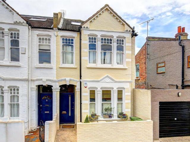 3 bedroom flat to rent